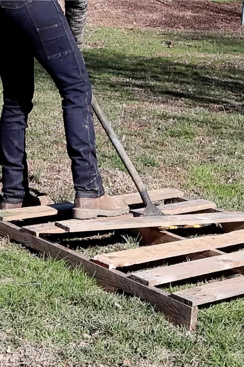 Homemade DIY Pallet Bookshelf - Lady Lee's Home